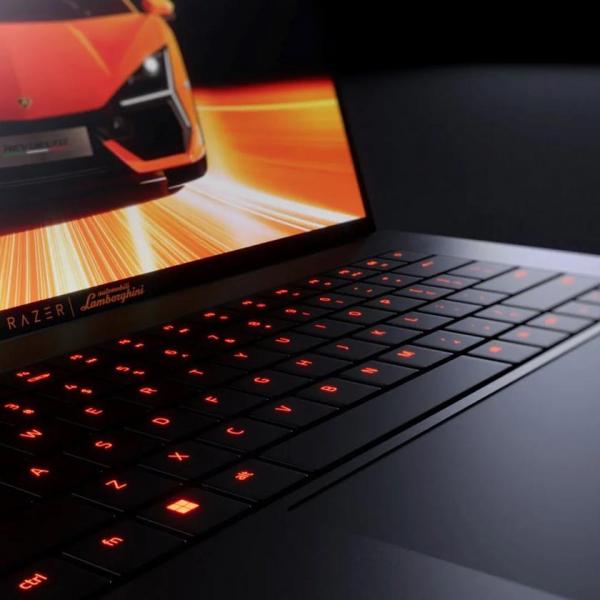 Razer Lamborghini Razer Blade 16 X Automobili